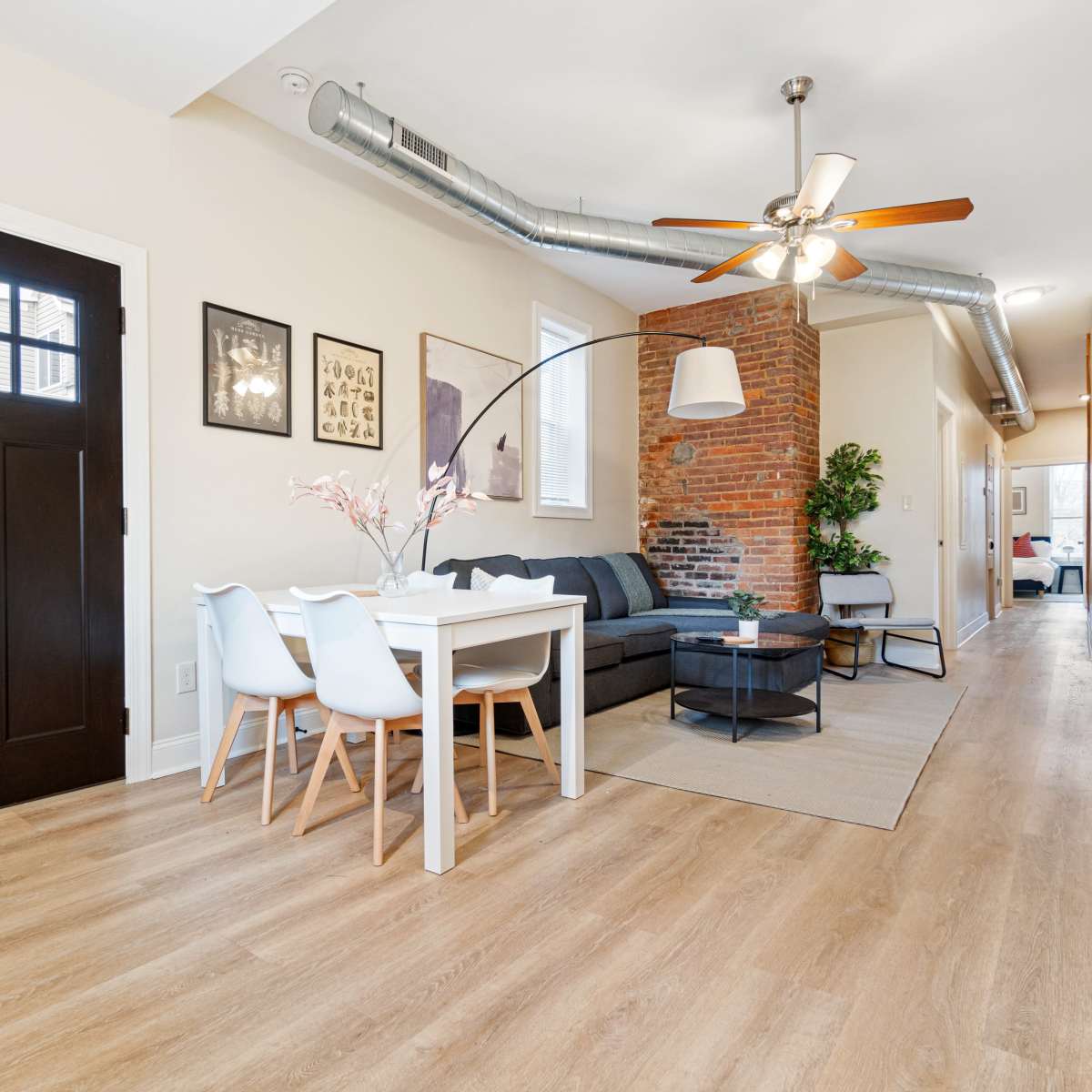 Cozy Home Exposed Brick Wall - 15 min to Pittsburgh, Pittsburgh, DE ...