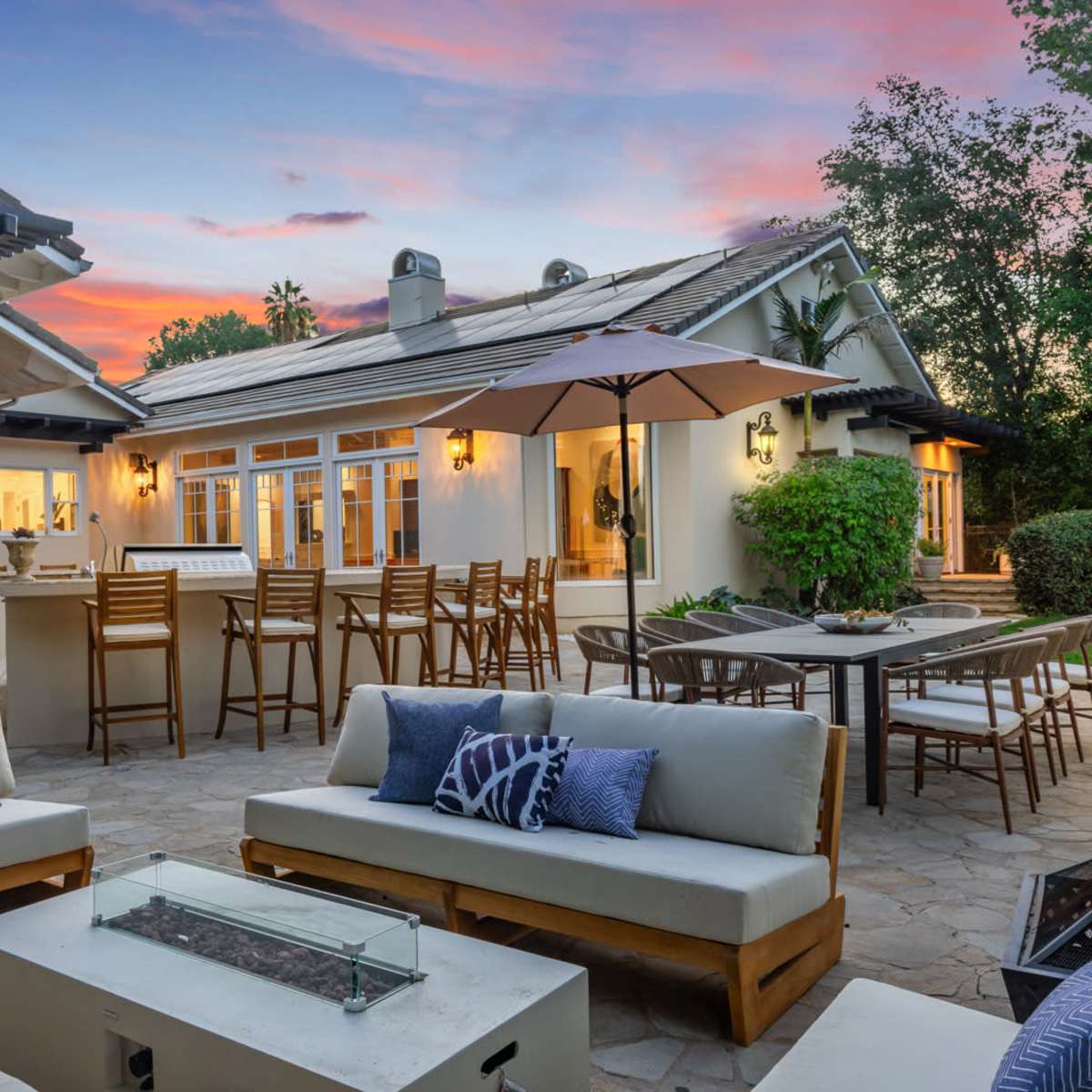 Extravagant Hillside Estate w/ Luxurious Outdoor Oasis, Tarzana, CA ...