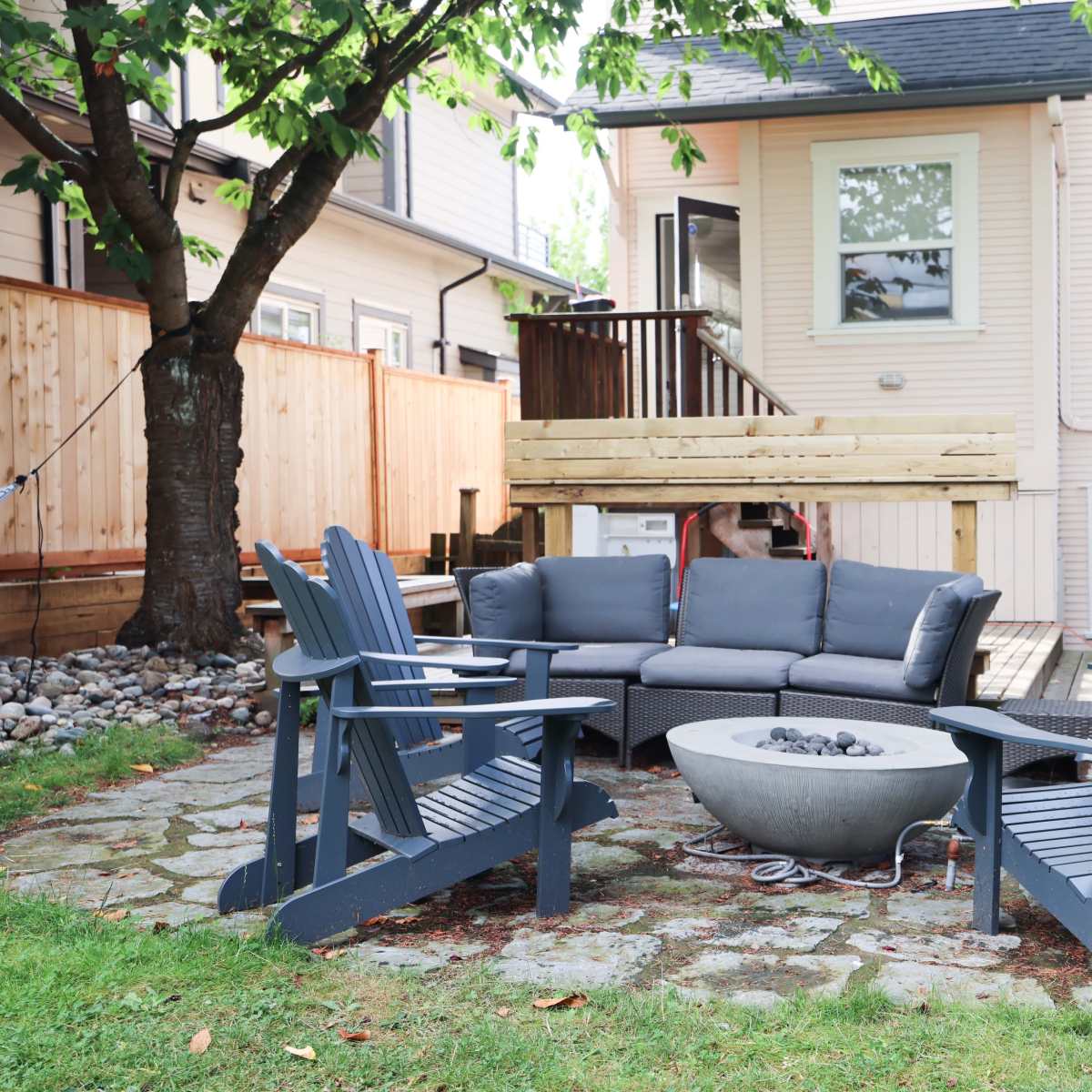 Pink heritage house on the hill with views of downtown, bridge and ...