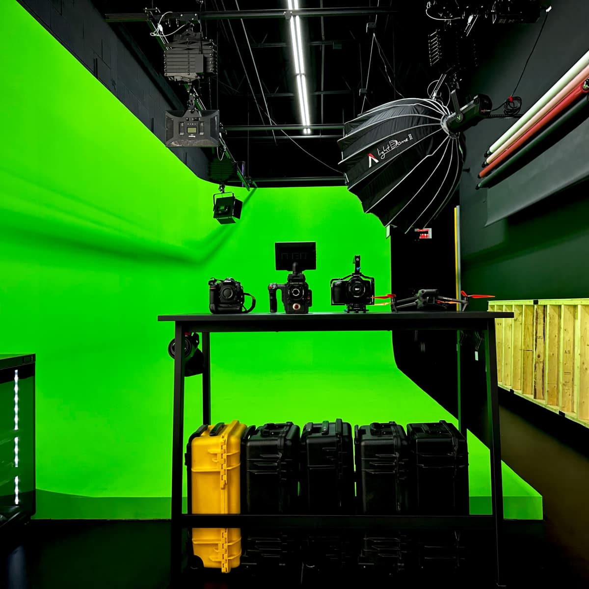 Urban Chic Content Studio with a Modern Edge, Northbrook, IL ...