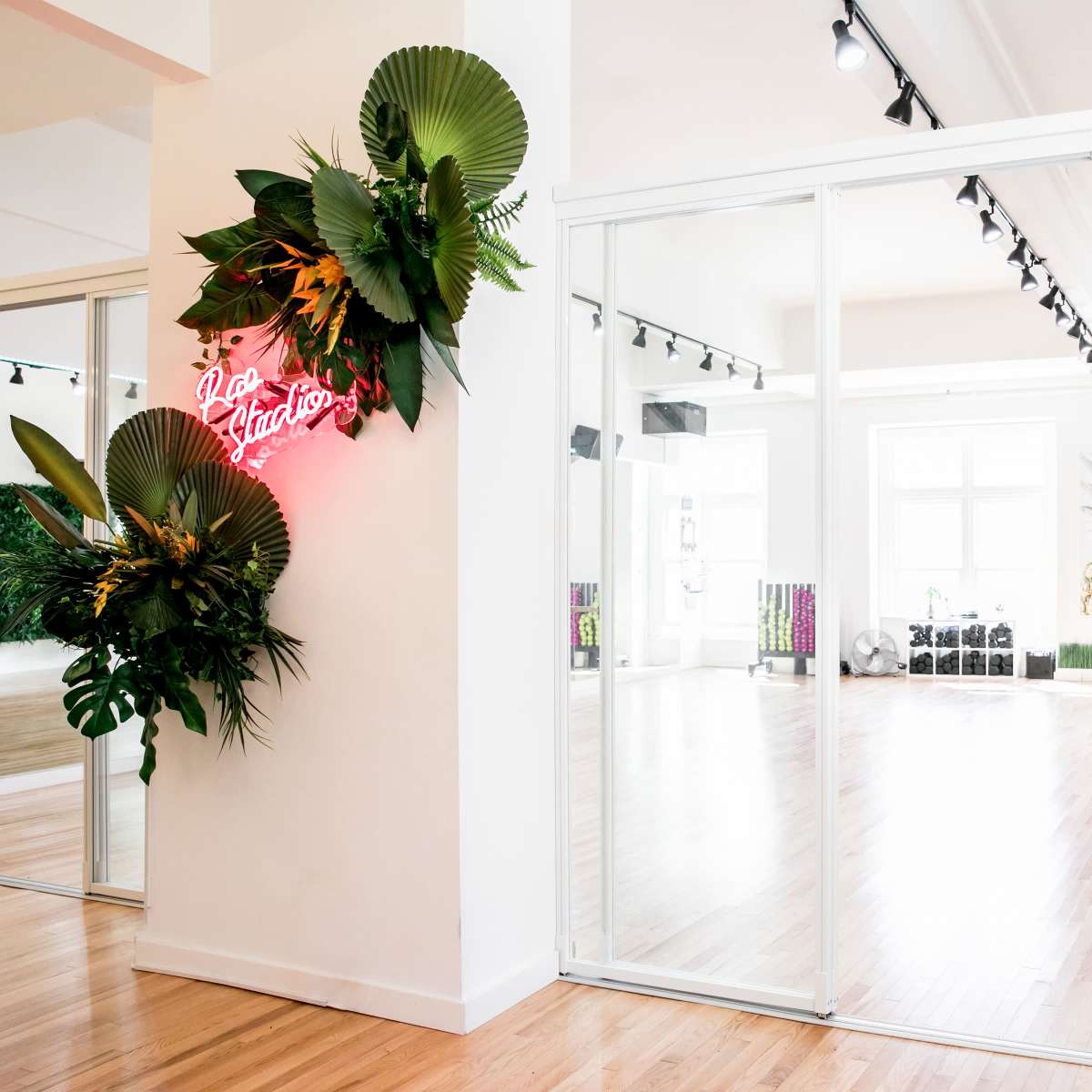 Bright Indoor Dance Studio Great for Events, Pop Ups and Workshops - S1 ...