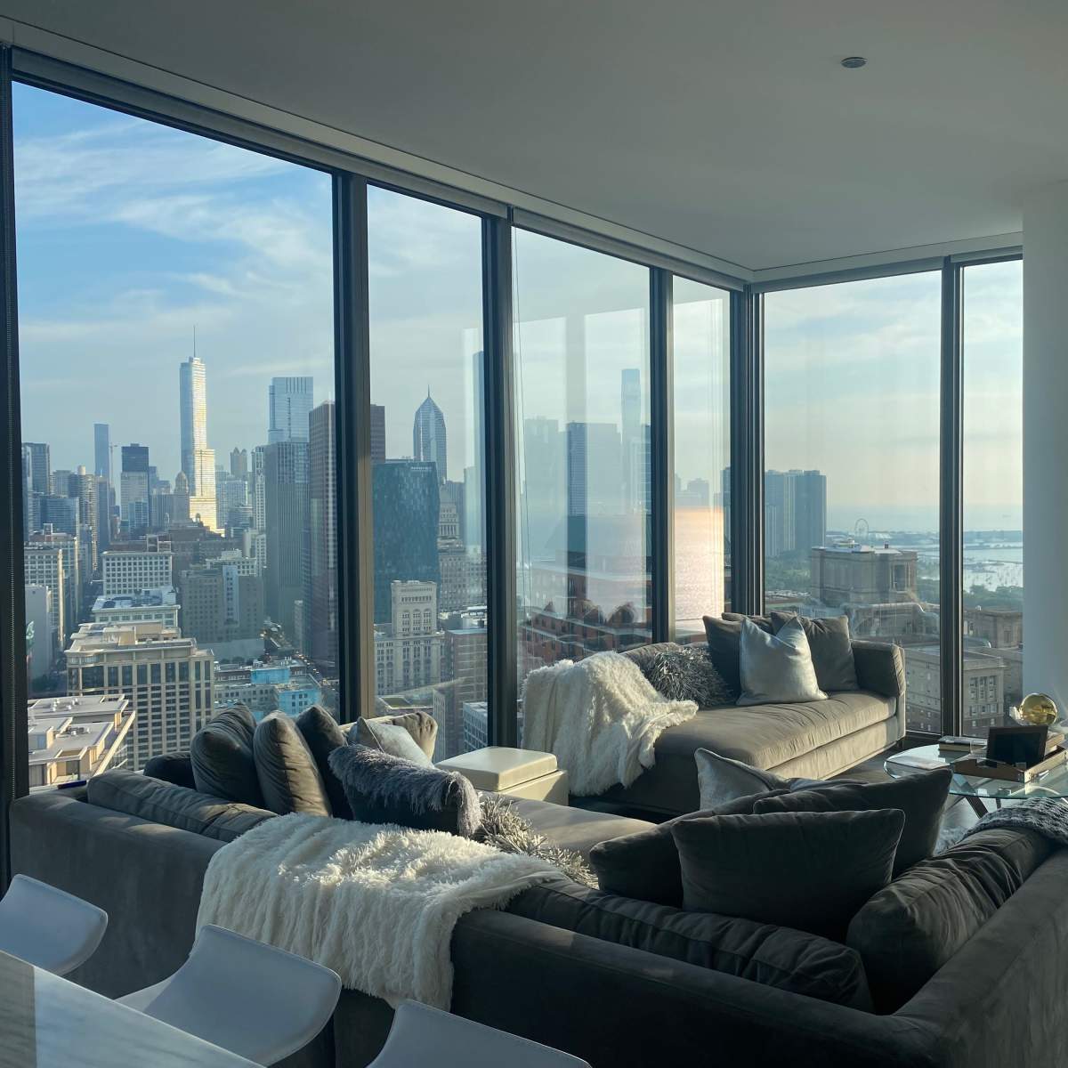 Luxury Downtown Penthouse with Killer Views, Chicago, IL | Production ...