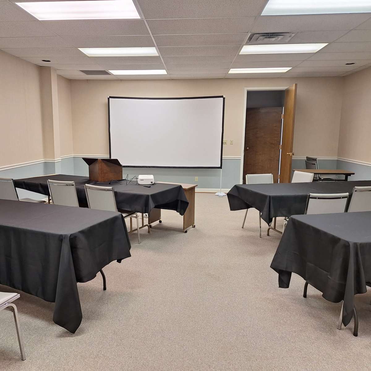 Spacious Conference Room Perfect for Meetings, Workshops, Classroom and ...