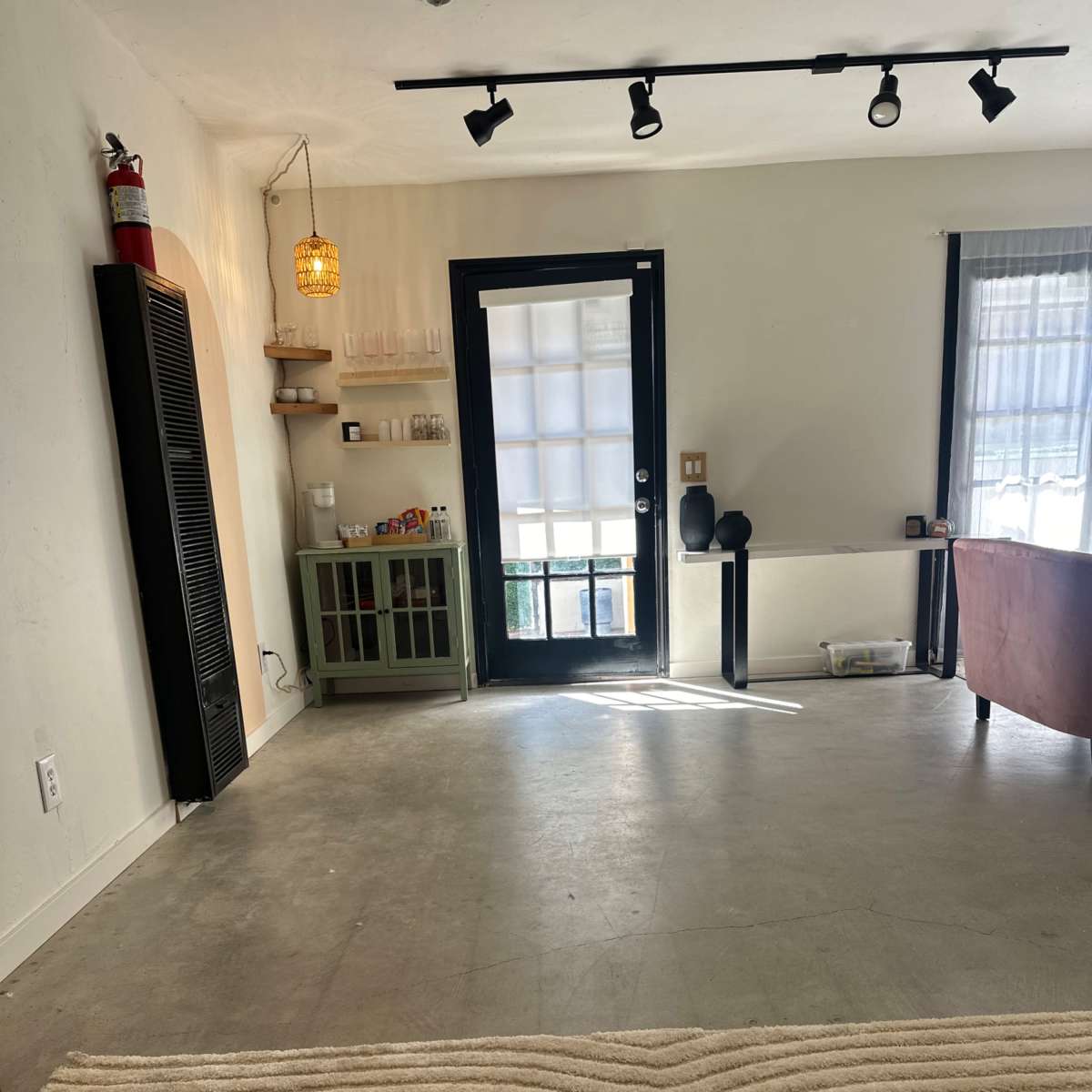 Intimate flex space/ studio 3 minutes from the beach. Very peaceful and ...