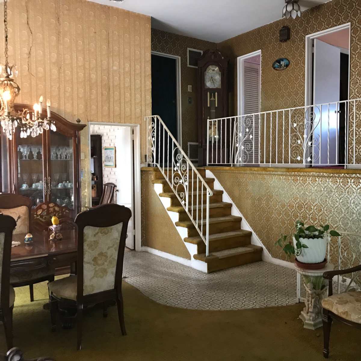 Upscale Split level Home with 18 ft ceilings in Queens NY., Whitestone ...