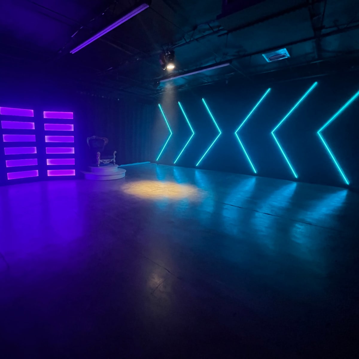 Creative Film & Photo Studio w/ Multiple sets & Vehicle Access ...