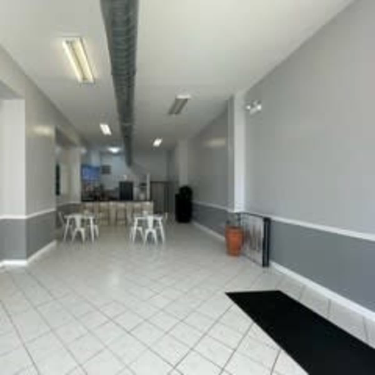 Spacious Industrial Storefront with Natural Lighting, Chicago, IL ...