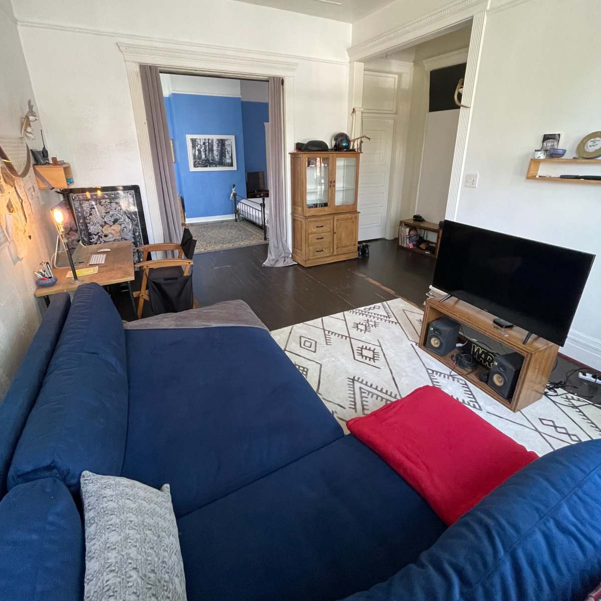 Unique One Bedroom, High Ceilings and Crown Molding Near Staples Center ...