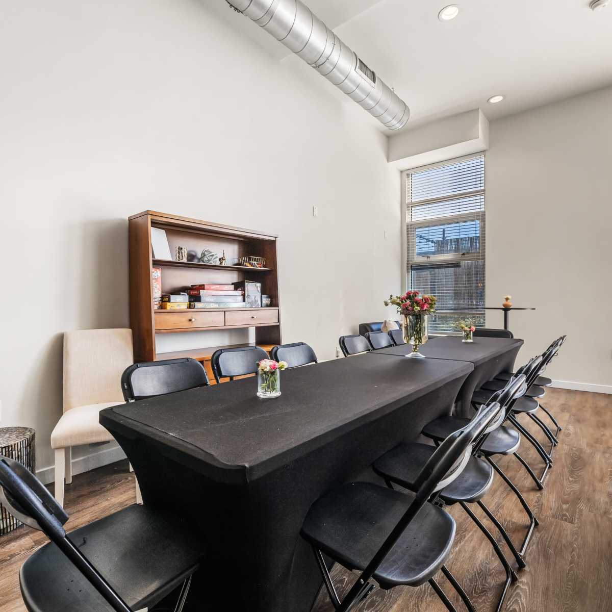 Stylish DTLA Loft with Full Kitchen – Ideal for Networking, Private ...