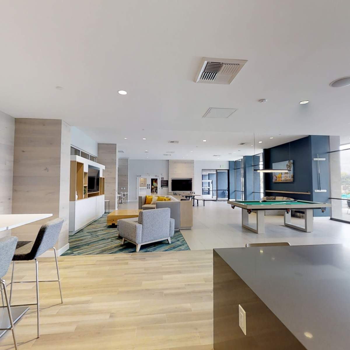 Amazing Club Room w/ Fully Equipped Entertainment Kitchen Ready to Host ...