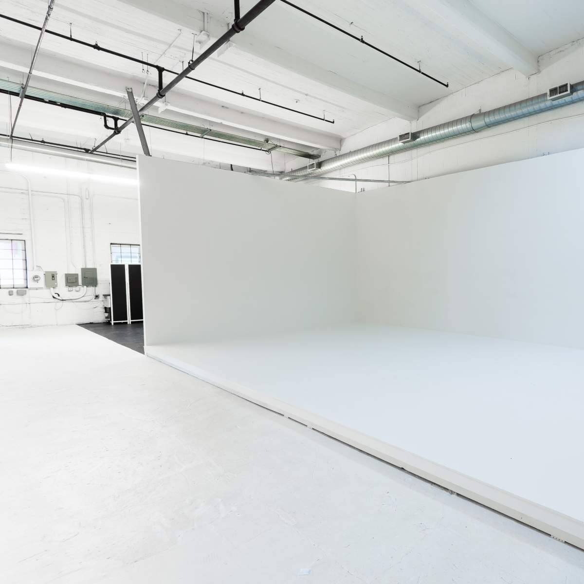 Chil Studios | Flexible Production Studio Space With All White Stage ...