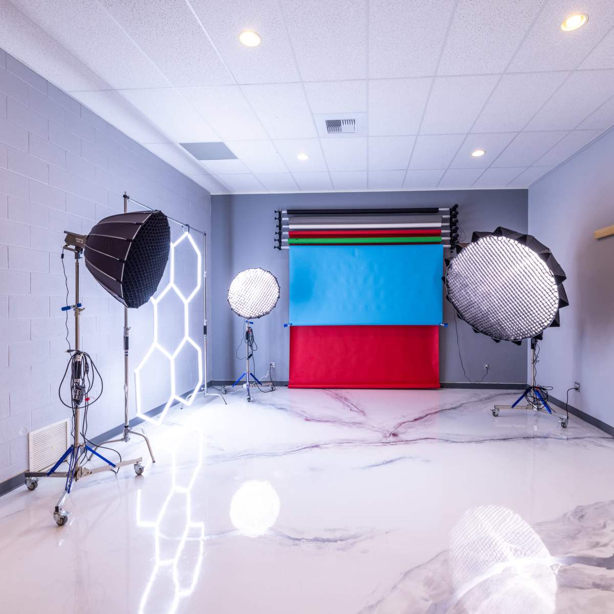 Multi-Functional Photo & Video Studio with backdrops and lighting ...