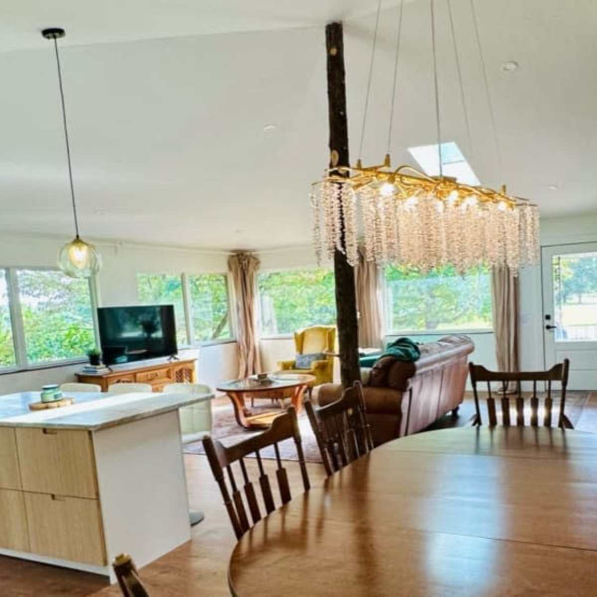 Stunning Grandview Estate with Scenic Views – Perfect for Photography ...