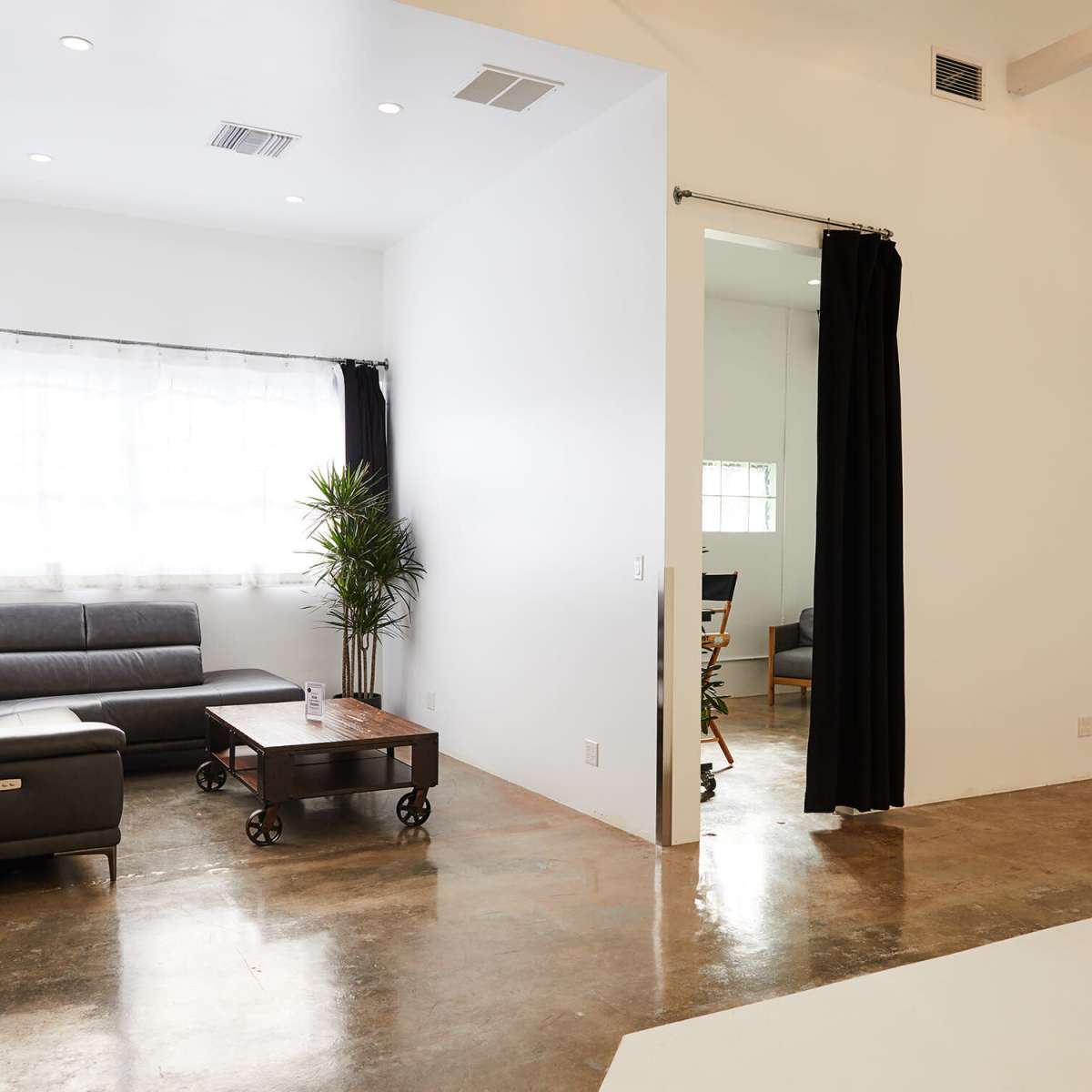 Dust Studios LA | STUDIO 5 | Modern Studio in West Hollywood, VIP Green ...