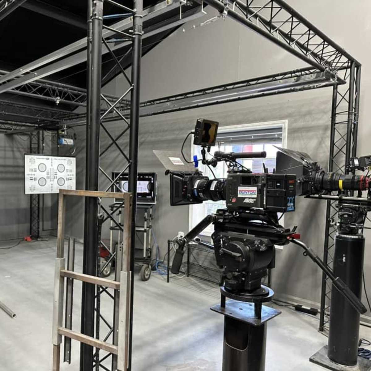 Film / Photo Studio with Green Screen Cyclorama with Specialty Lens ...