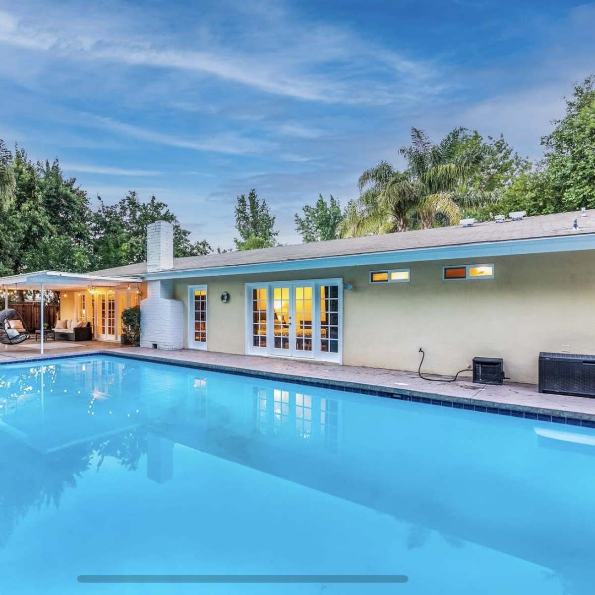 Beautiful, Secluded Villa + Pool in Woodland hills, Woodland Hills, CA ...