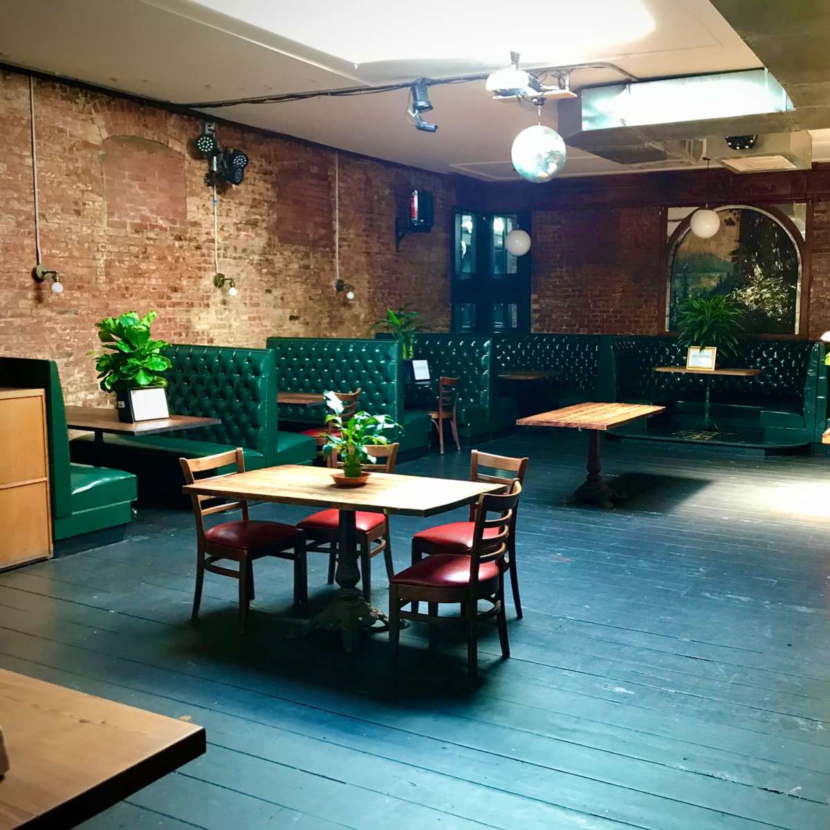 Beautiful Williamsburg Bar and Event Space with Full Kitchen, Brooklyn ...