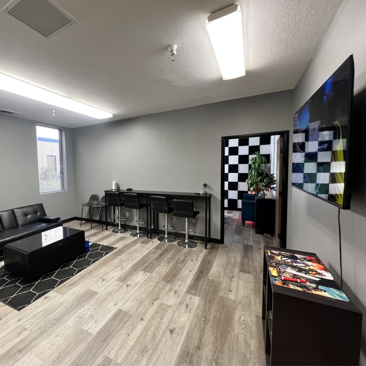 2000 sq/ft Warehouse, 20 ft Ceiling, Green Screen, Studio, Simi Valley ...