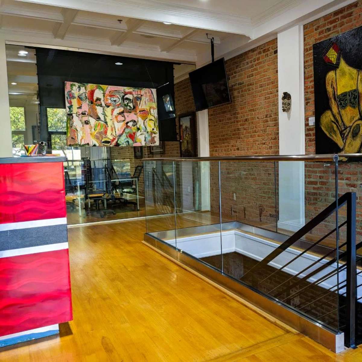 Urban two-level flex space with reception, boardroom and art gallery ...