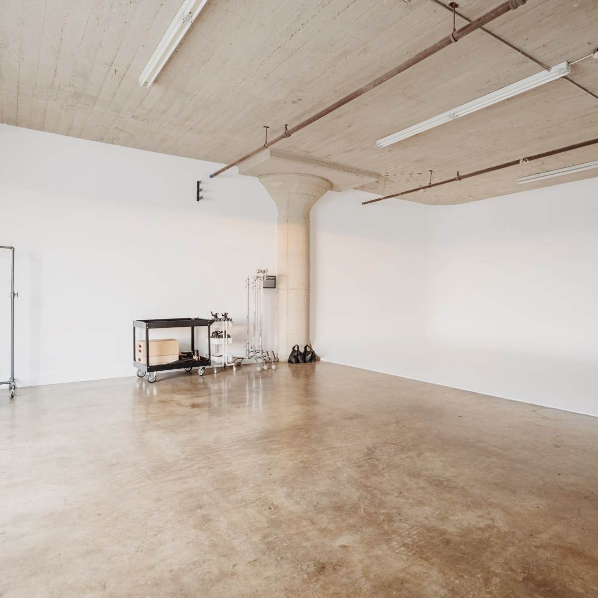 Bright, Cyc Wall Studio with Equipment and AC | DTLA [03], Los Angeles ...