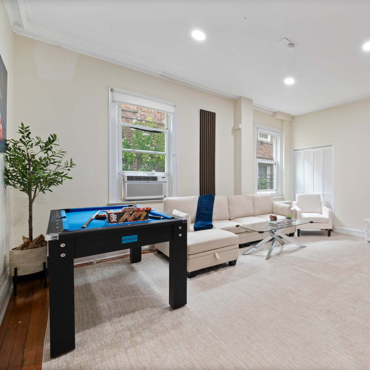 Spacious Modern Home-Pool Table, Backyard, BBQ, Parking, Jersey City ...