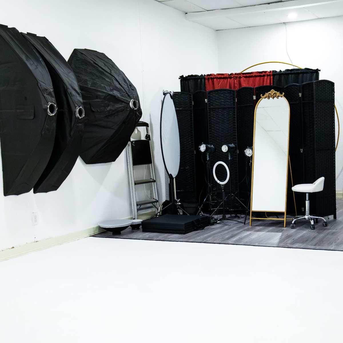 Photography Studio with Professional Lighting & Versatile Backdrops ...