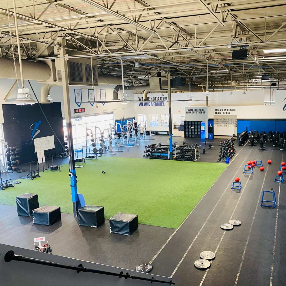 Exclusive High-Performance Training Space: Fully Equipped and Prime ...