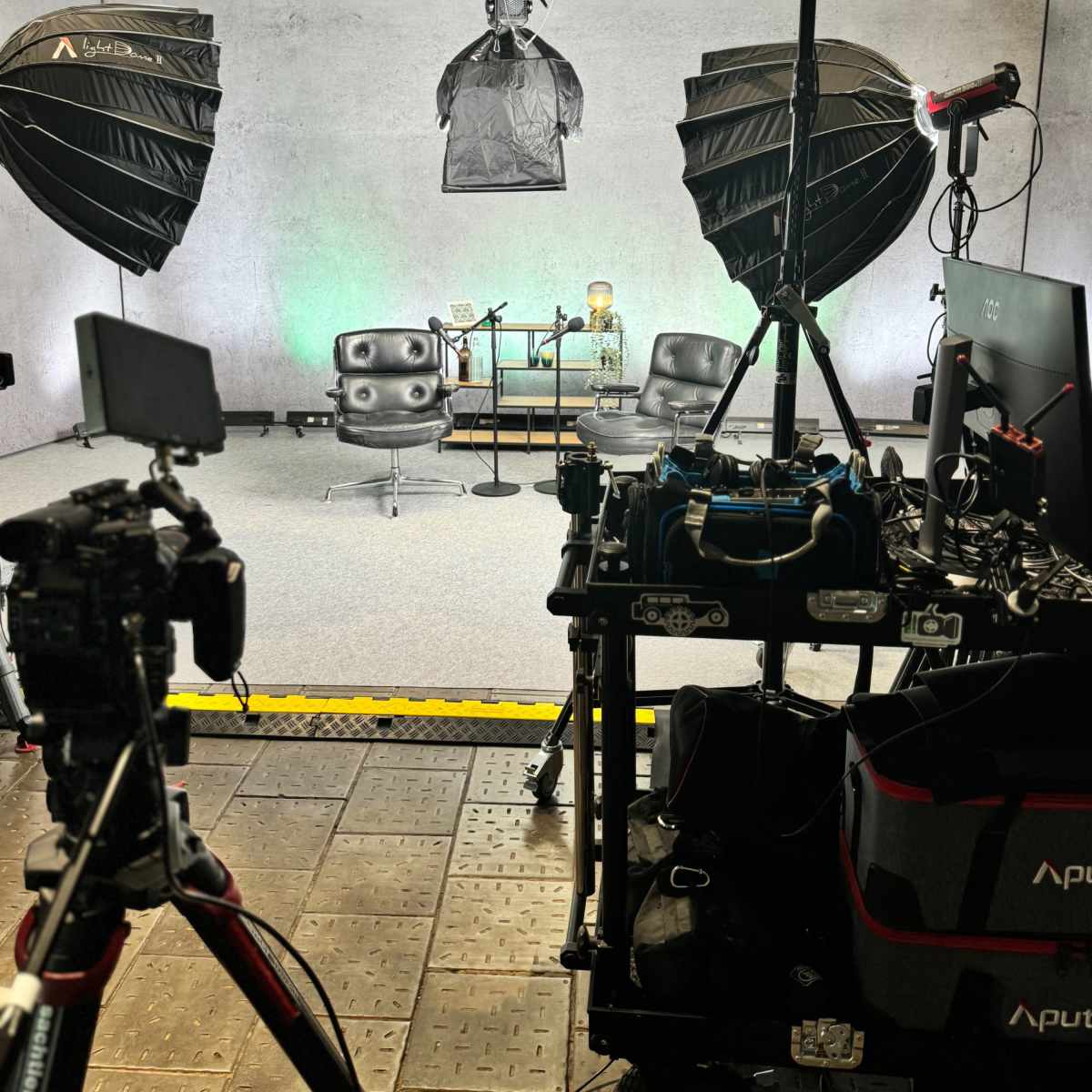 Studio for Press Conference, Live-Streamings and Greenscreen Production ...