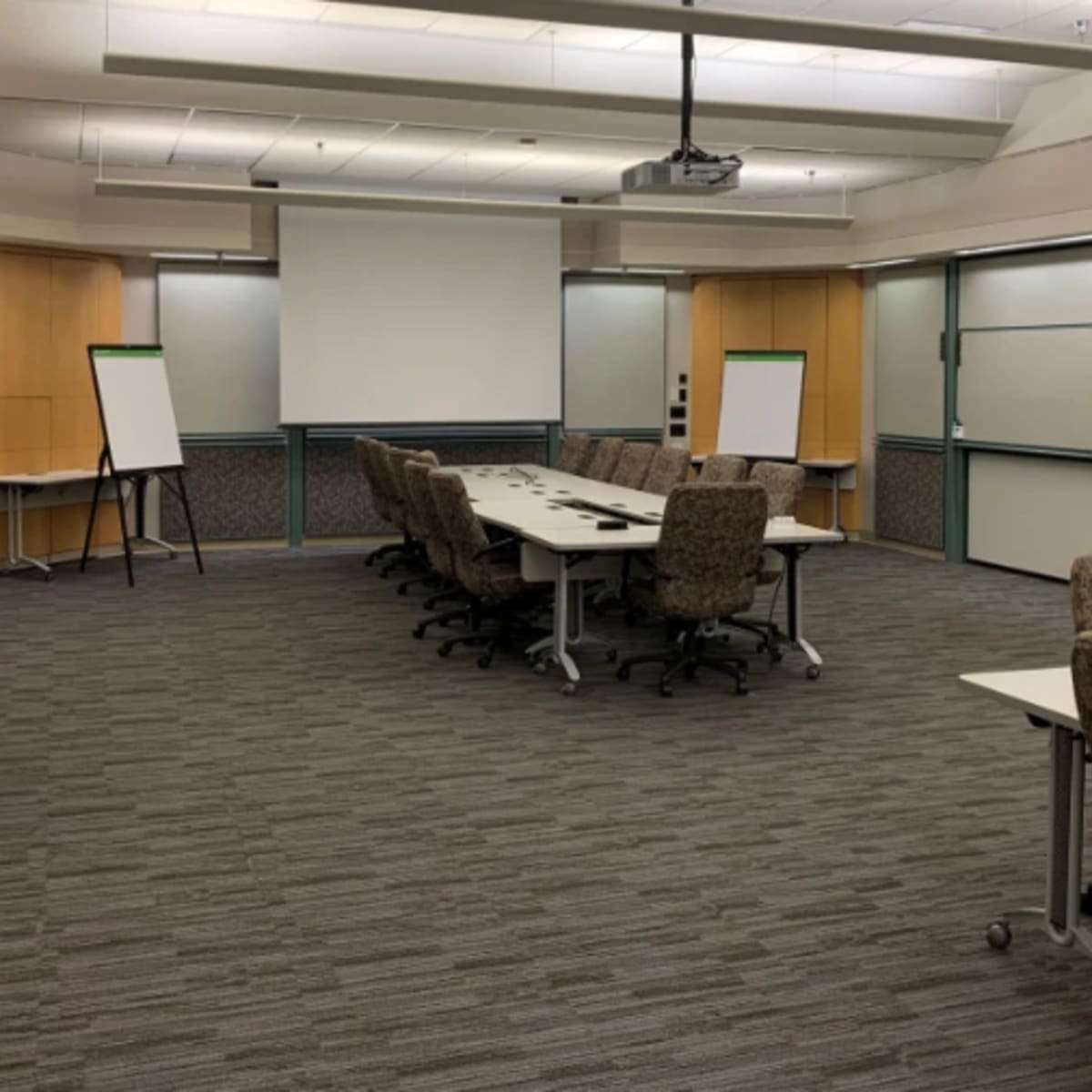 Rooms 213/214 - COMBINED - Professional Meeting Room and Conference ...