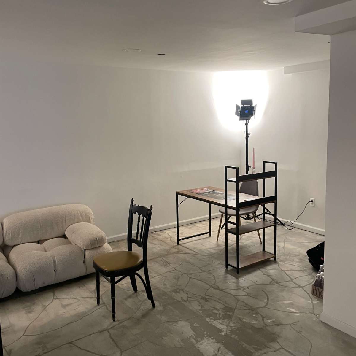 prime Dime Square pop-up venue & art gallery – trendy, bright, ground ...