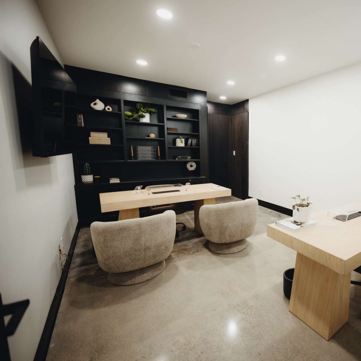 Modern Minimalist Dual Office, Whittier, CA | Production | Peerspace