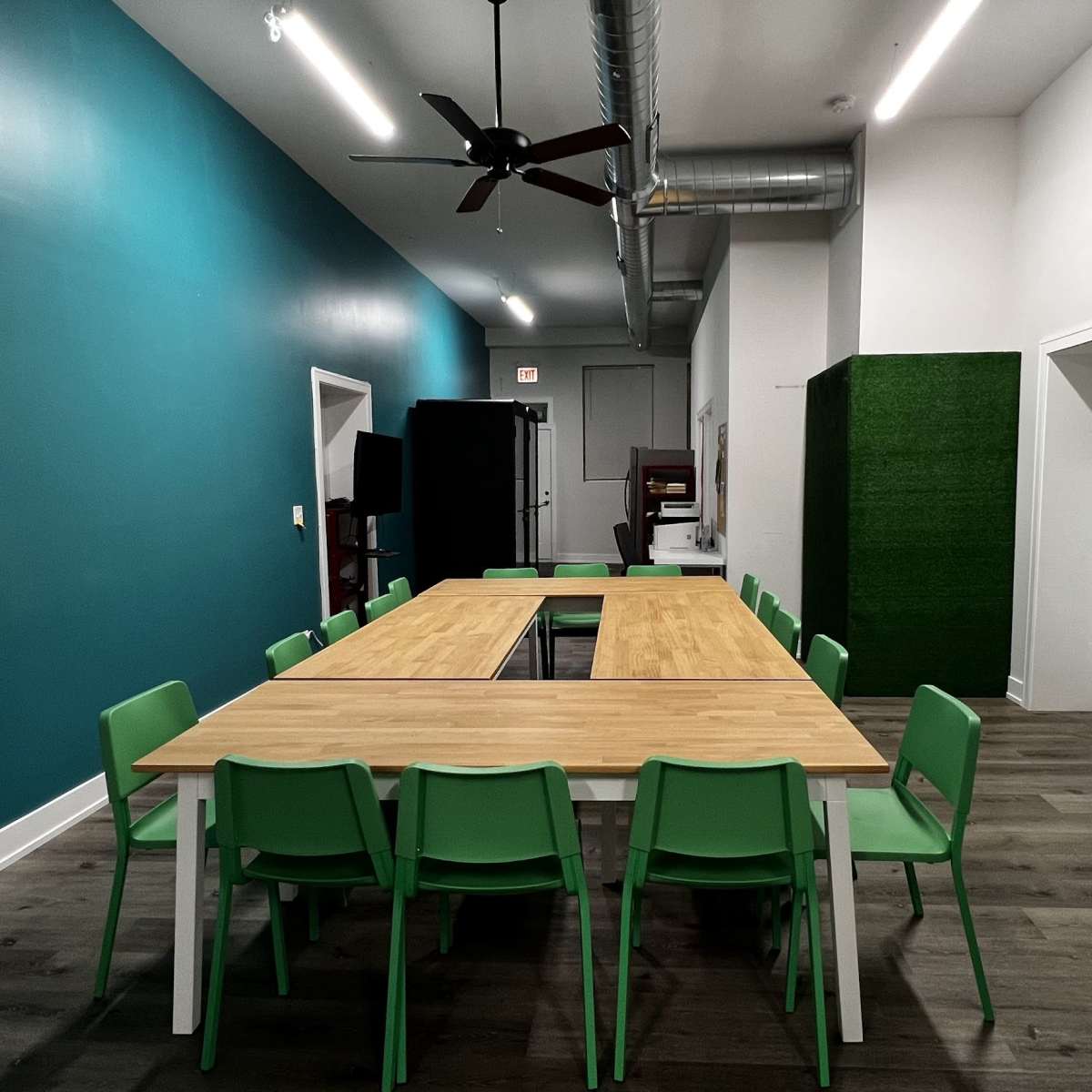 Trendy Space Perfect for Meetings, Events & Seminars, Chicago, IL | Off ...