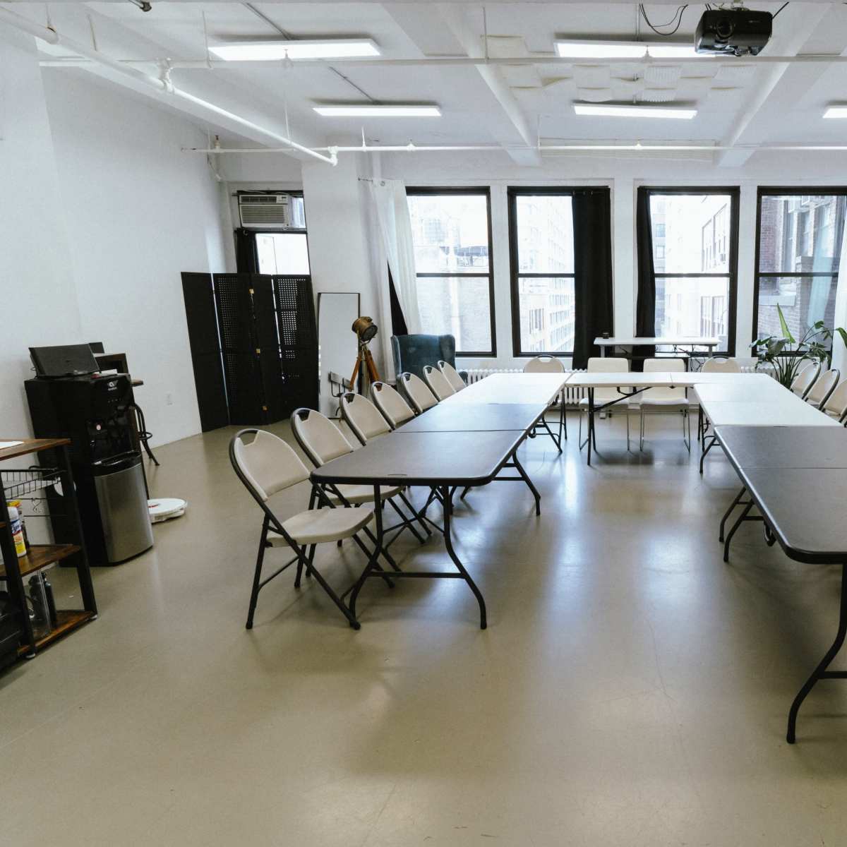 MULTI SET STUDIO IN MIDTOWN, New York, NY | Production | Peerspace