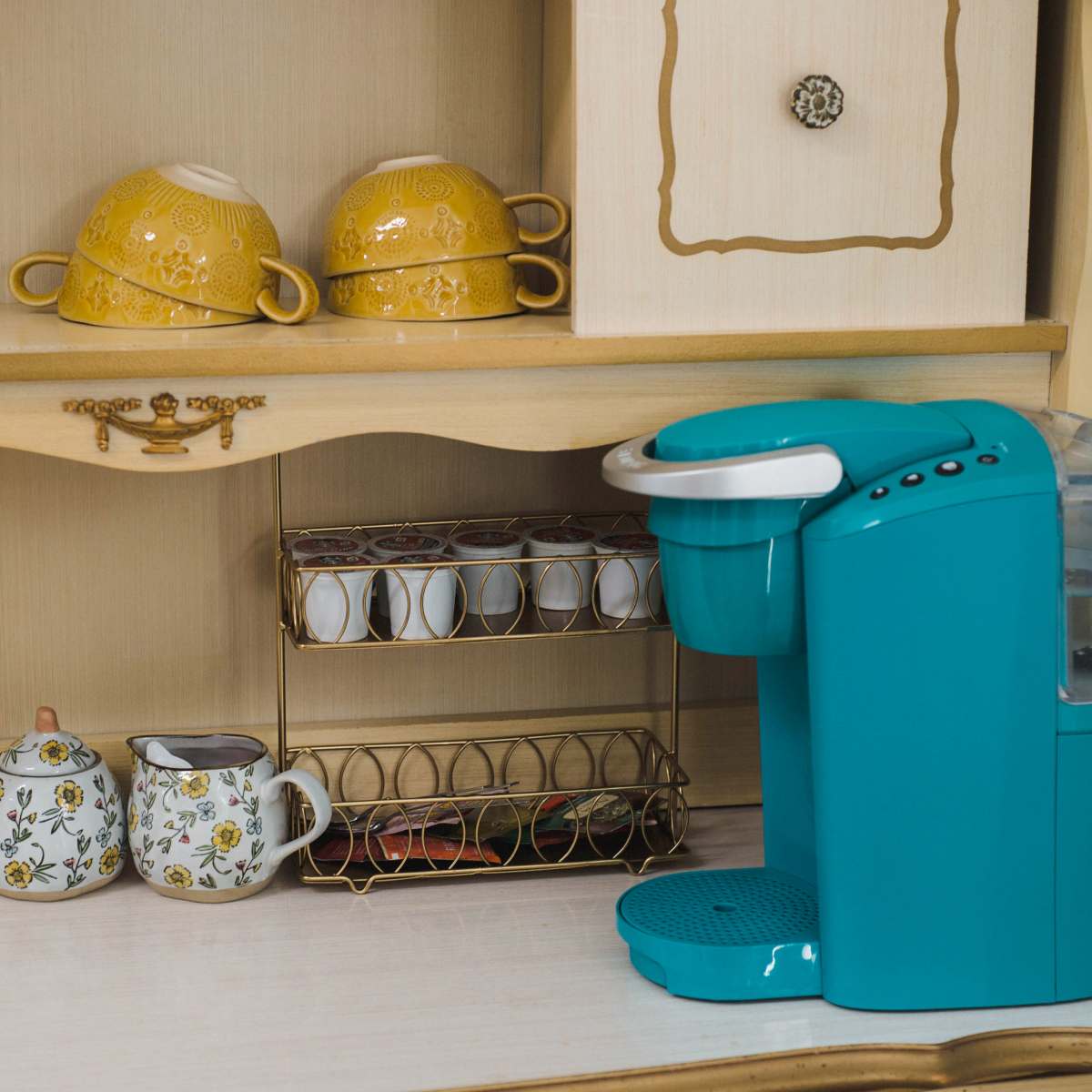 Cozy natural light studio with a vintage touch, Brownsville, PA ...