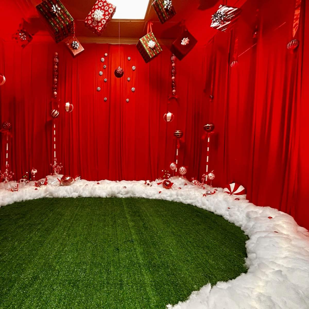 3 Cozy-Chic Holiday Sets Perfect for Christmas and Holiday Photo Shoots ...