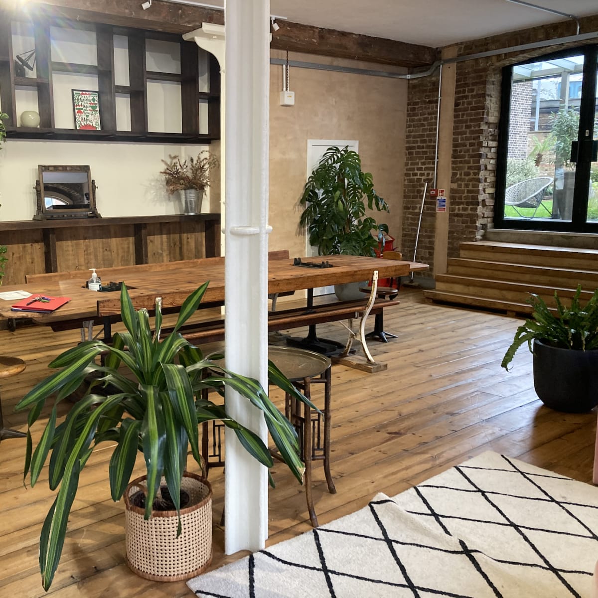 Light-filled Loft Style Lounge in a Grade II Listed Warehouse, London ...