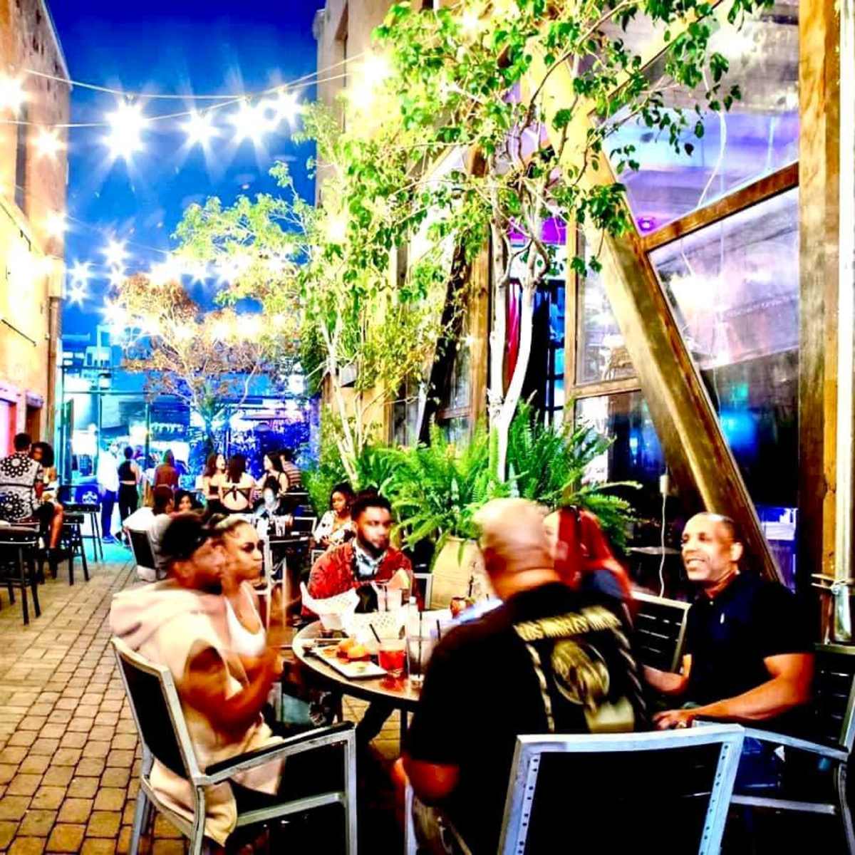 Hollywood Landmark Bar/Restaurant/Club w/iconic outdoor European style ...