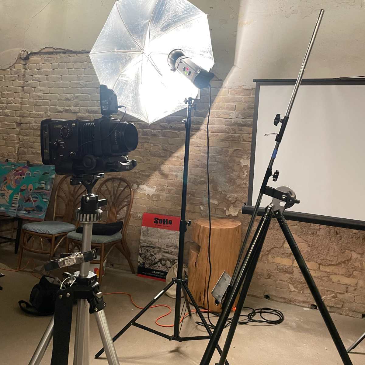 Industrial-style studio with high ceilings in the heart of downtown ...