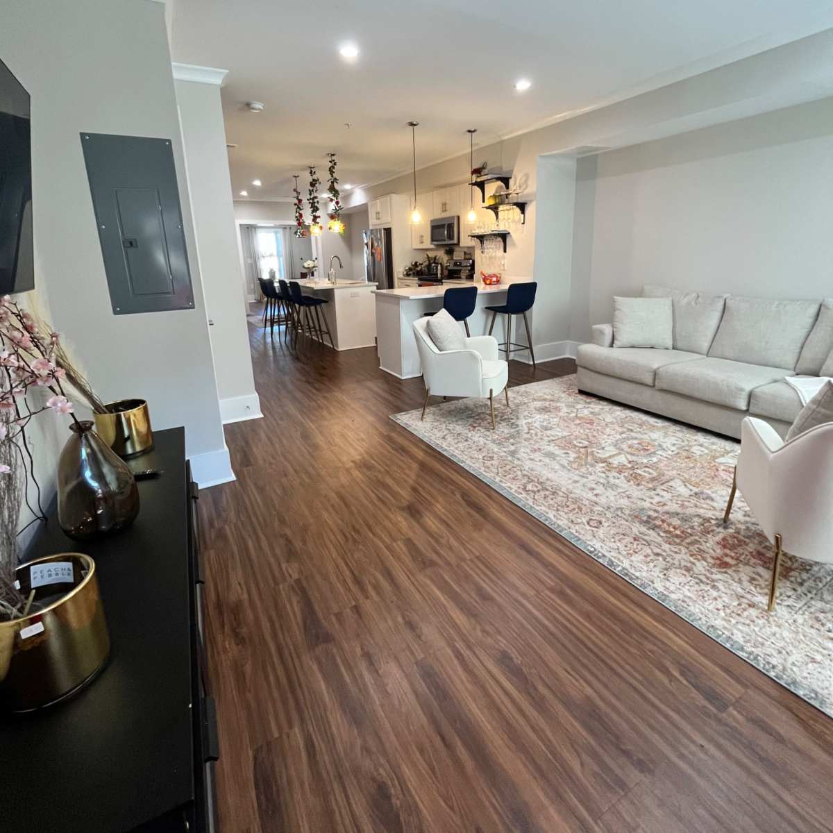 Modern Condo with Spacious Layout – Perfect for Events & Meetings Near ...