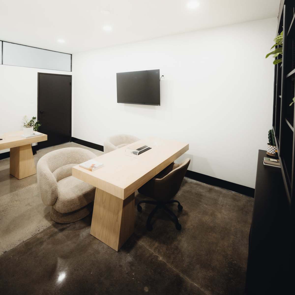 Modern Minimalist Dual Office, Whittier, CA | Production | Peerspace