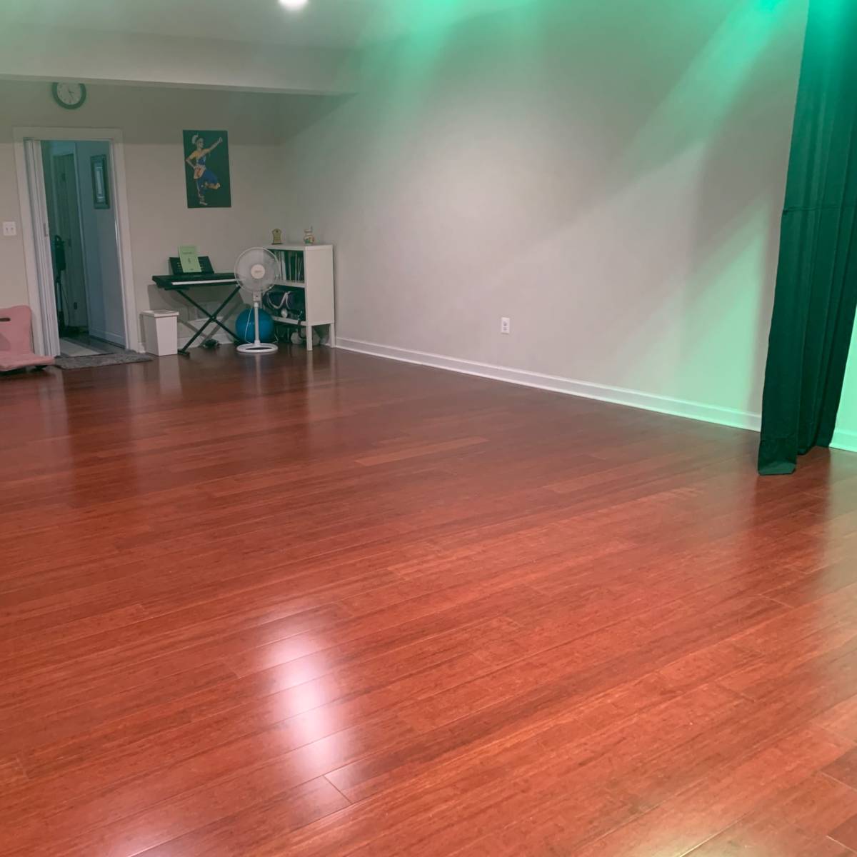 Entertainment room with continuous floor space and backdrop curtain ...