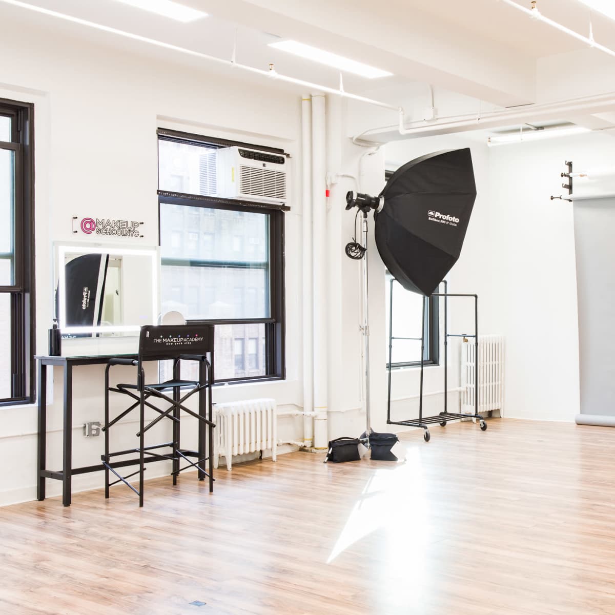 Beautiful Midtown Manhattan Studio with natural light - NEW equipment ...