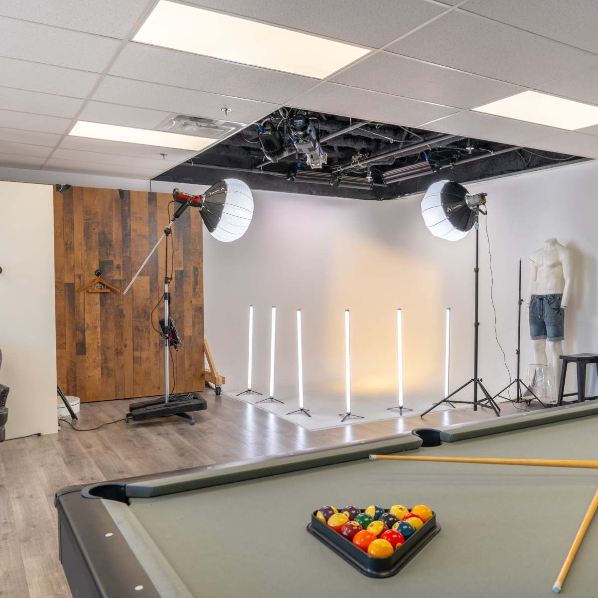 Cyclical Wall & Photo Studio, Mississauga | Production | Peerspace