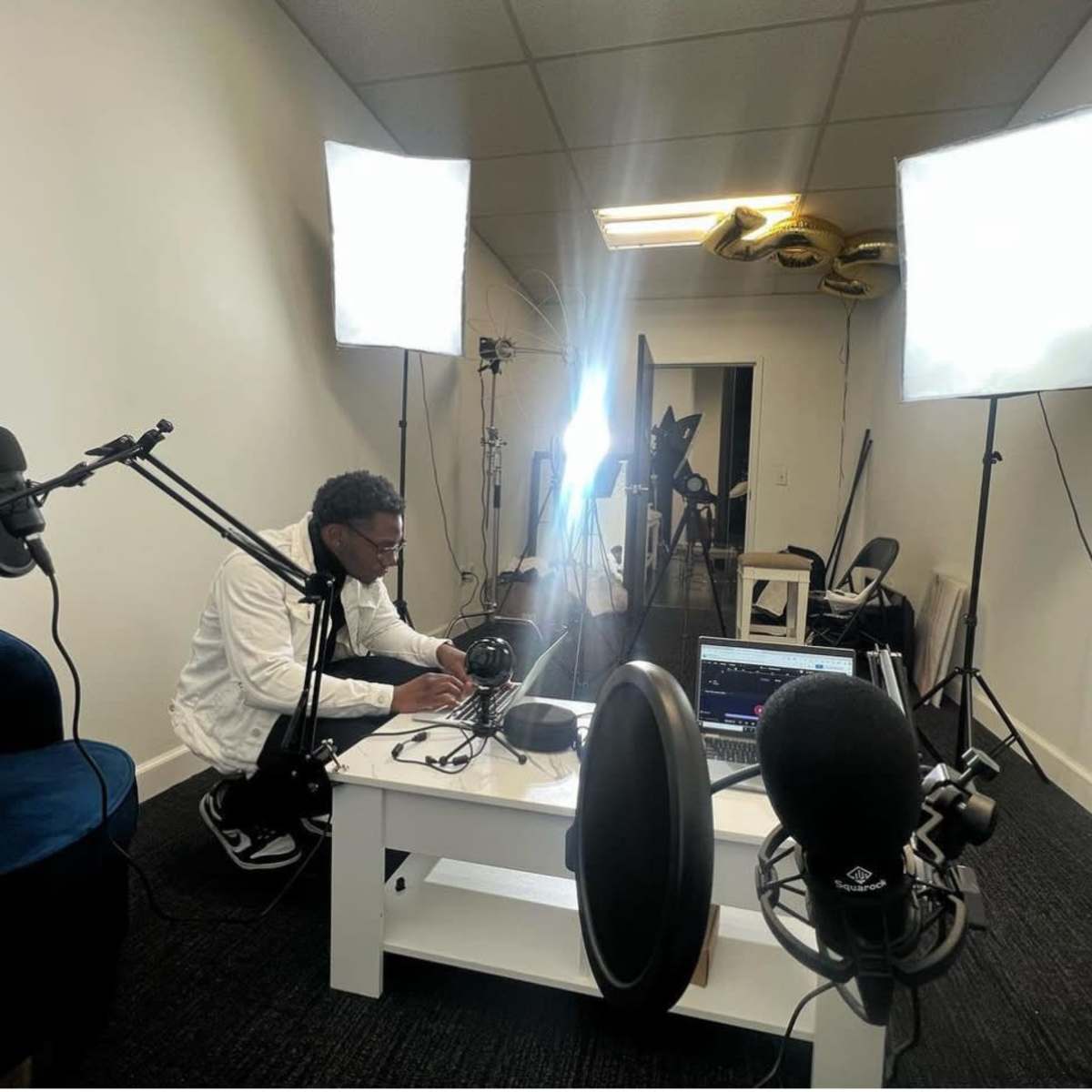 ENTIRE 3500 Sq ft Creative Space Green Screen, Black, & White Cyc Walls ...