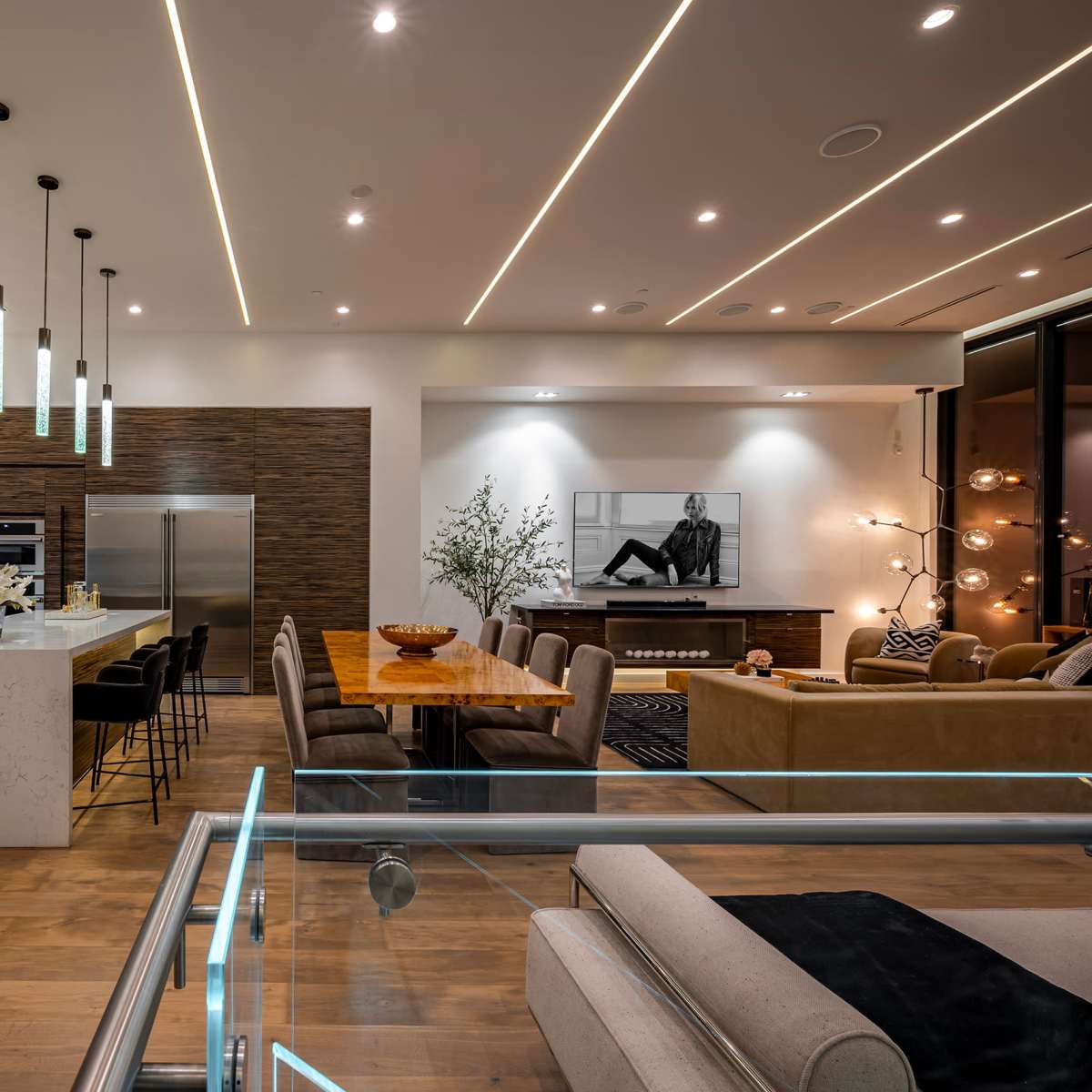 The Glass Haus - Modern Luxury Space, Designer Furnished, Rooftop ...