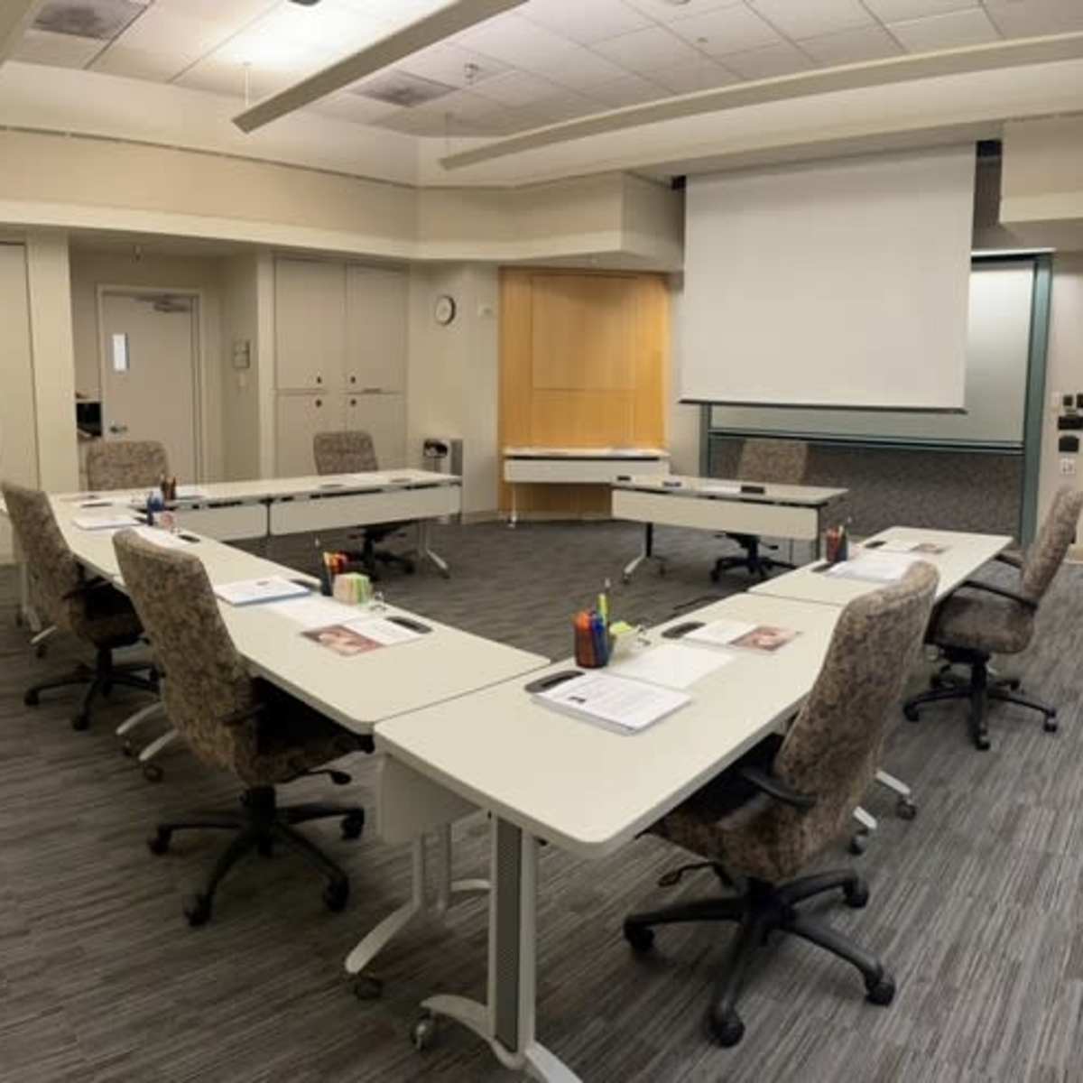 ROOM 213 - Professional Meeting Room and Conference Space located in ...