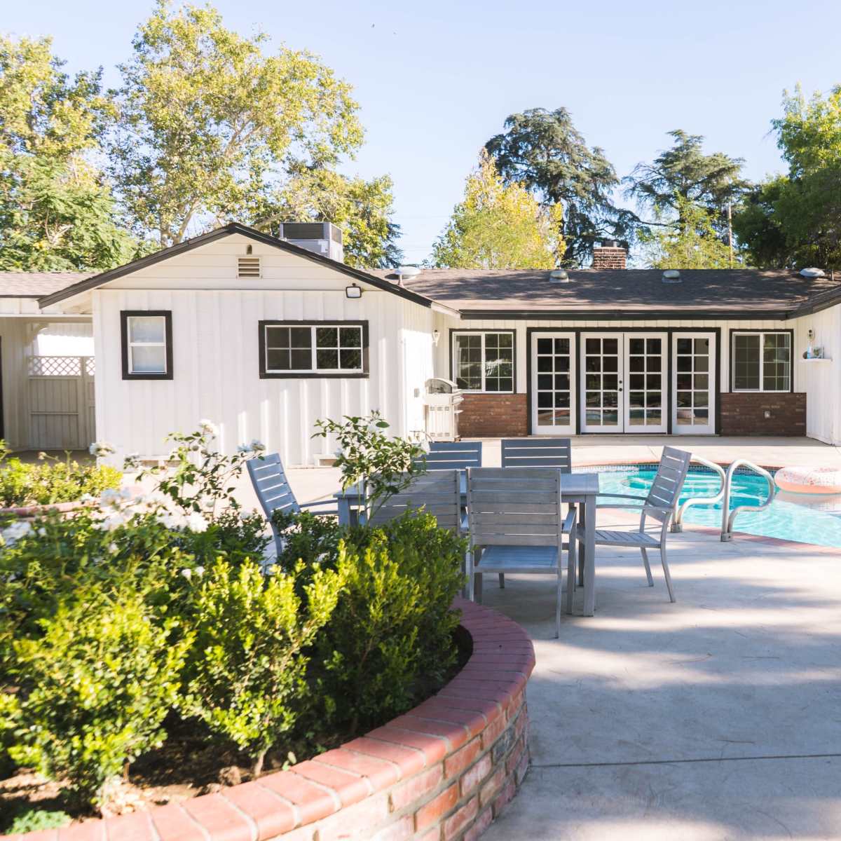 Ranch Style Estate located in the Heart of The Valley, Canoga Park, CA ...
