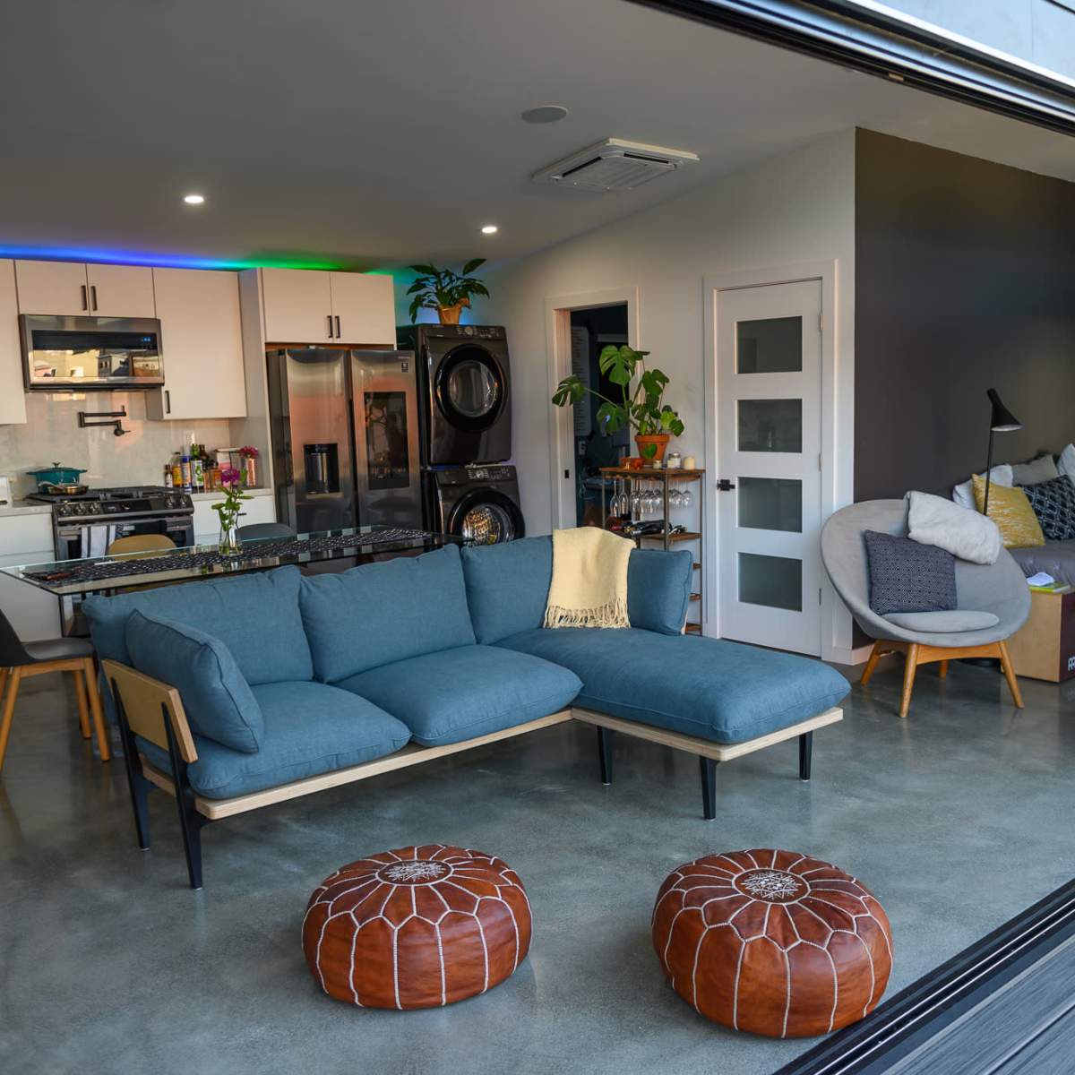 Indoor / outdoor modern open space home with multiple scence, Oakland ...
