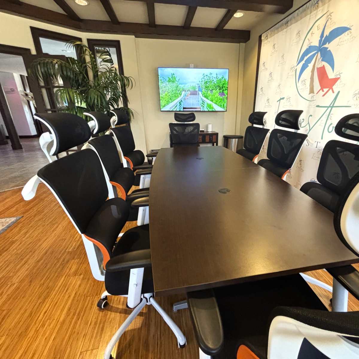 Swanky Unique Large Winter Park Conference / Entertainment Room with ...