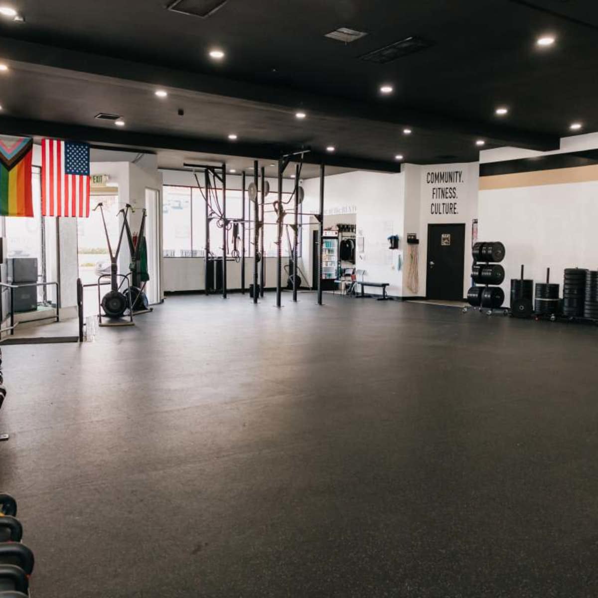 Clean, modern, open space crossfit gym, great street view, great ...